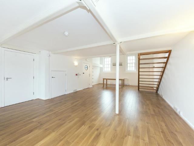 Craven Gardens, WIMBLEDON SW19 2 bed flat to rent £2,400 pcm £554 pw