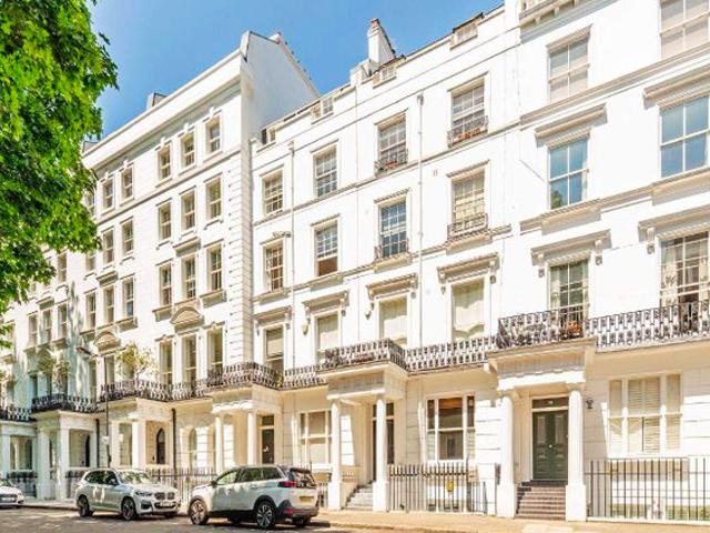 Craven Hill Gardens, Bayswater. Studio to rent £2,350 pcm £542 pw