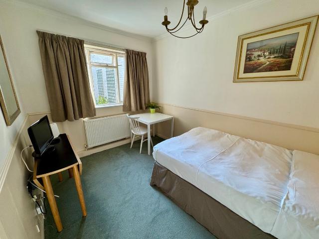 Craven Hill Gardens, London W2, 1 bed flat to rent, £1,550 pcm | PrimeLocation