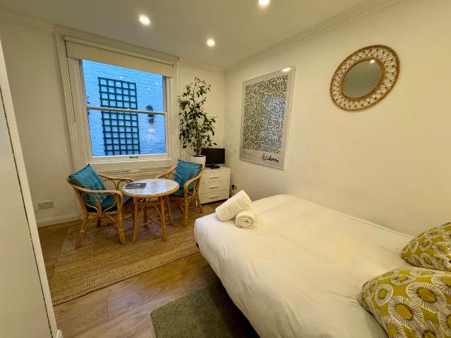 Craven Hill Gardens, London W2, Studio to rent, £1,650 pcm | PrimeLocation