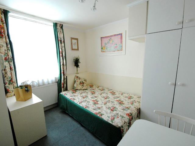 Craven Hill Gardens, London W2, Studio to rent, £1,500 pcm | PrimeLocation