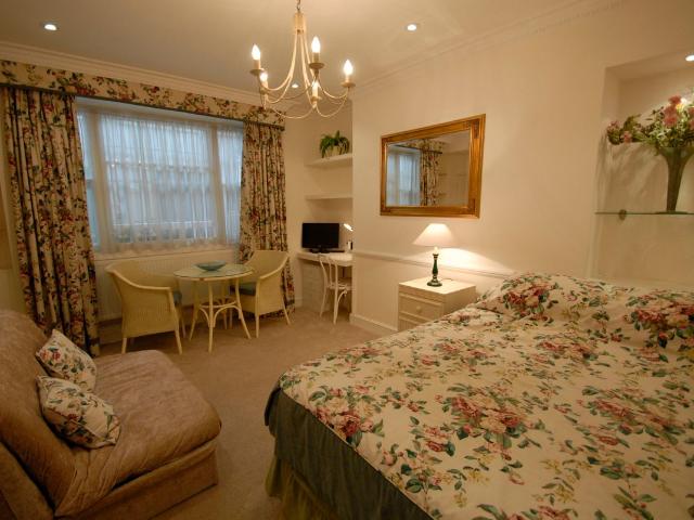 Craven Hill Gardens, London W2, Studio to rent, £1,750 pcm | PrimeLocation