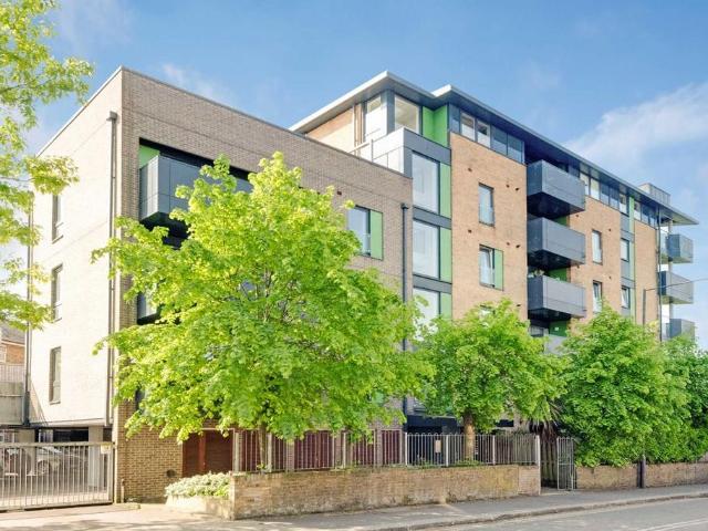 Craven Park, London NW10 1 bed flat to rent £1,800 pcm £415 pw