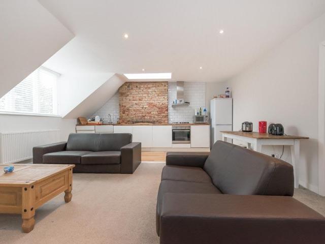 Craven Park Road, London, NW10 2 bed apartment to rent £2,000 pcm £462 pw