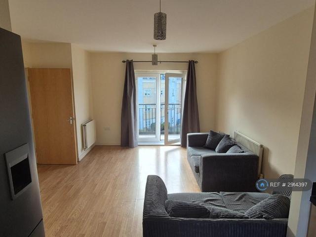 Crawford Avenue, Dartford, DA1 2 bed flat to rent £1,780 pcm £411 pw