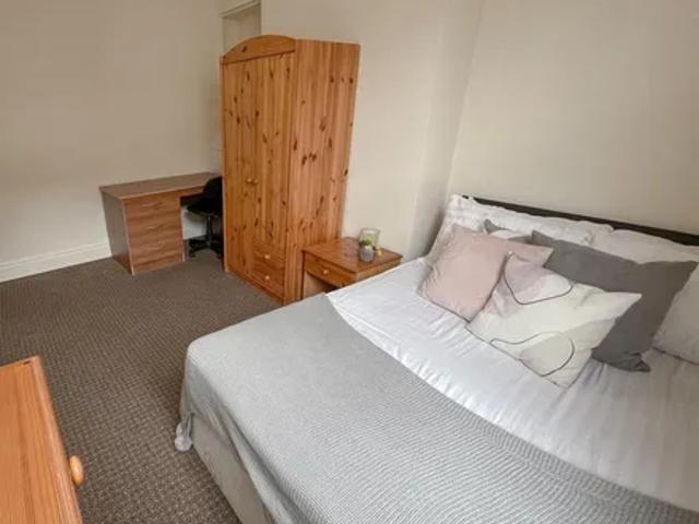 Crawford Avenue, Liverpool, L18 1EA, United Kingdom | 3 bed townhouse for rent #139401904 | Rentberry