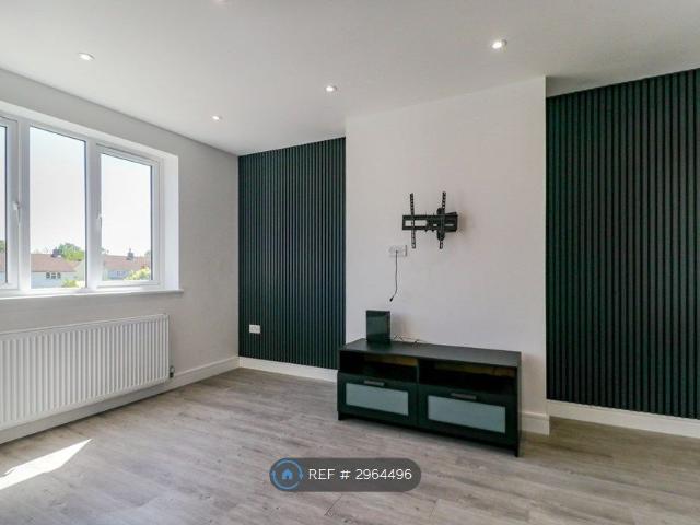 Crawford Road, Hatfield AL10, 2 bed flat to rent, £1,450 pcm | PrimeLocation