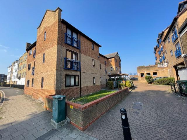 Crawley Court, West Street, Gravesend, Kent DA11, Studio to rent, £850 pcm | PrimeLocation