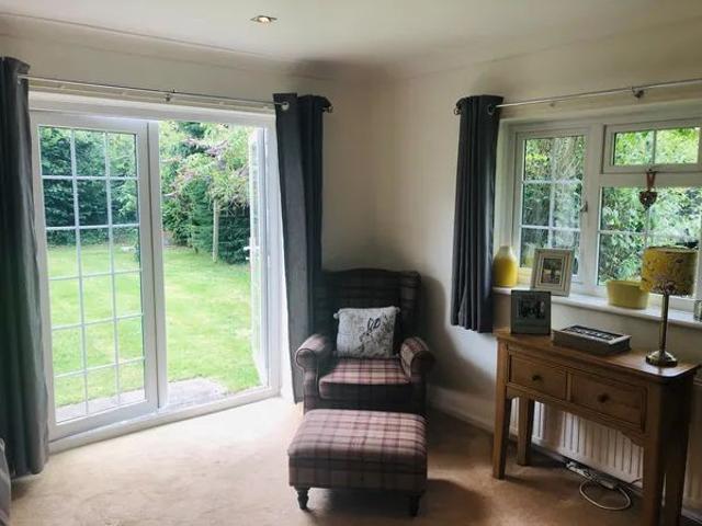 Crawley Down 4 bedroom detached house to rent