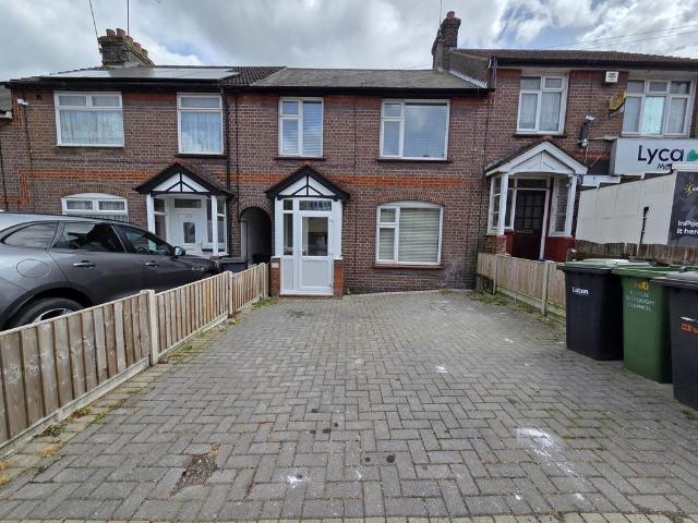 Crawley Green Road, Luton, LU2 3 bed property to rent £1,550 pcm £358 pw
