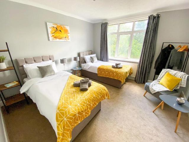 Crawley Green Road, Luton LU2, 3 bed terraced house to rent, £1,775 pcm | PrimeLocation