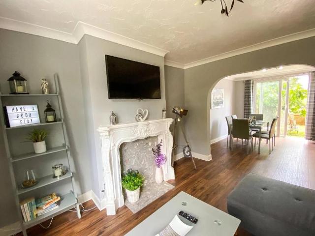 Crawley Green Road, Luton LU2, 3 bed terraced house to rent, £1,850 pcm | PrimeLocation