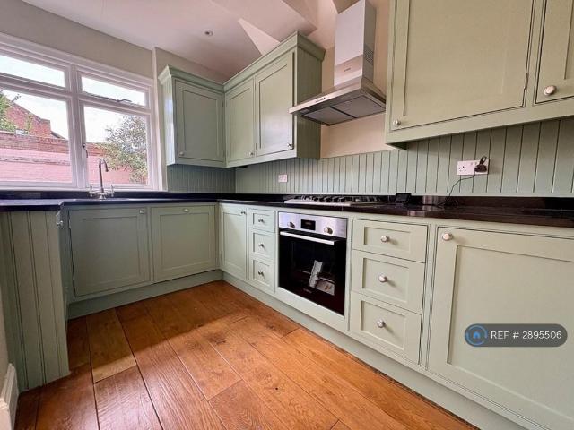 Crawley Road, London, N22 3 bed semi detached house to rent £2,750 pcm £635 pw