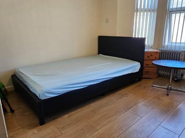 Crawley Road, Luton LU1, Studio to rent, £700 pcm | PrimeLocation