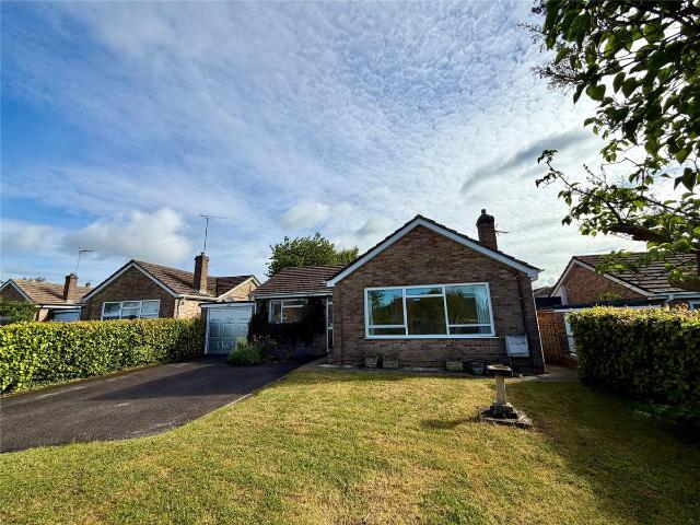 Crawley Road, Witney, Oxon OX28, 3 bed bungalow to rent, £1,400 pcm | PrimeLocation