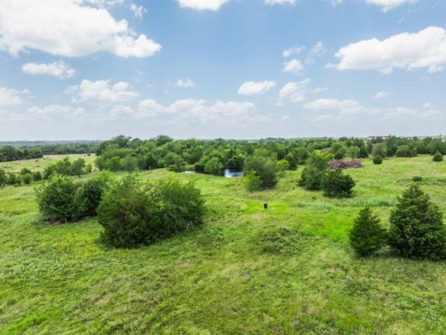 Crazy Horse Trl, Brenham, TX 77833