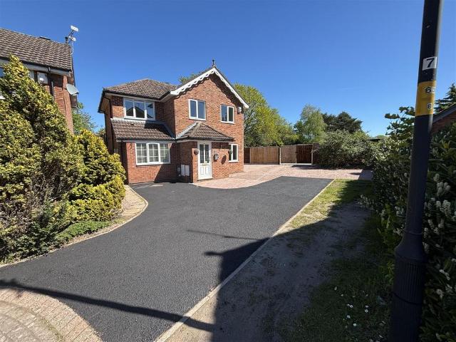 Crabmill Drive, Sandbach 5 bed detached house to rent £1,850 pcm £427 pw