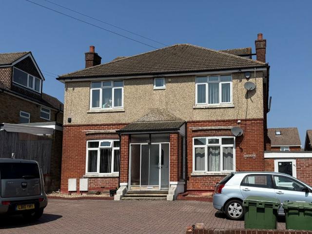 Crabwood Road, Southampton, Hampshire SO16, 2 bed flat to rent, £1,100 pcm | PrimeLocation