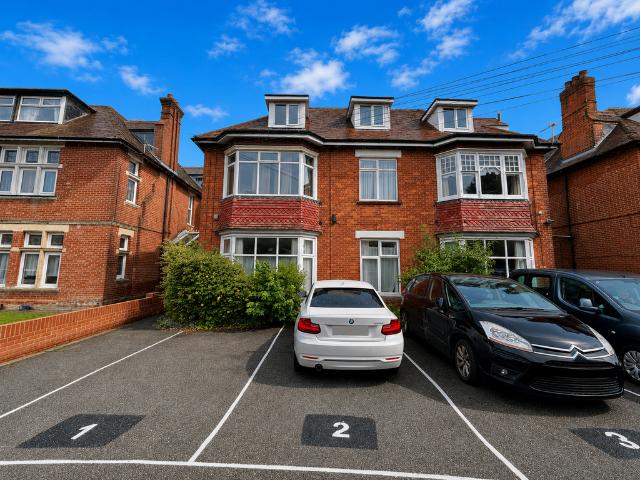 Crabton Close Road, Bournemouth, BH5 3 bed maisonette to rent £1,900 pcm £438 pw