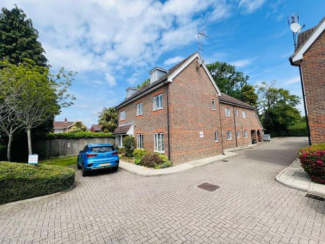 Crabtree Court, Crawley RH11, 1 bed flat to rent, £1,200 pcm | PrimeLocation