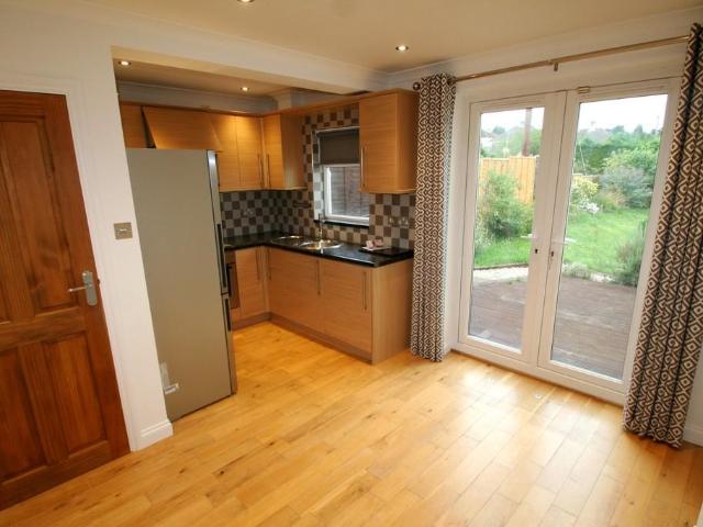 Crabtree Road, Botley 3 bed semi detached house to rent £1,775 pcm £410 pw