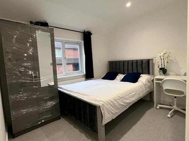 Craddocks Close. Bradwell, Milton Keynes MK13, Room to rent, £825 pcm | PrimeLocation