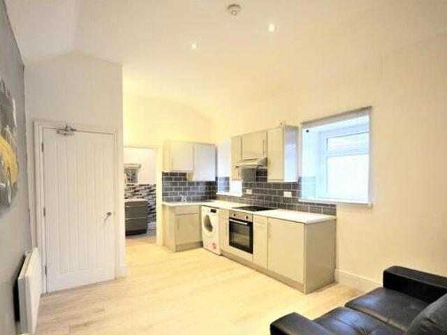 Cradock Street, City Centre, 1 Bedroom Flat