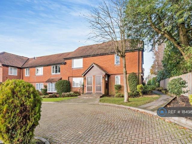 Craigmore Court, Northwood, HA6 2 bed maisonette to rent £1,900 pcm £438 pw