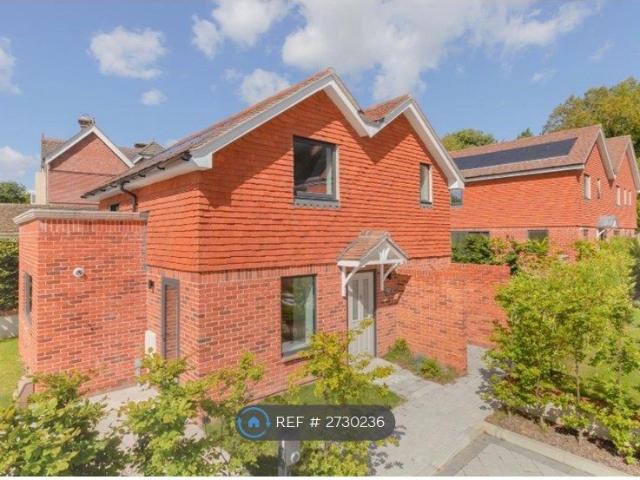 Craigmore Hall, Crowborough TN6, 3 bed detached house to rent, £2,150 pcm | PrimeLocation
