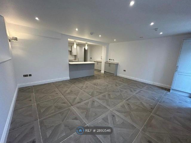 Craigmore Hall, Crowborough TN6, 1 bed flat to rent, £1,000 pcm | PrimeLocation