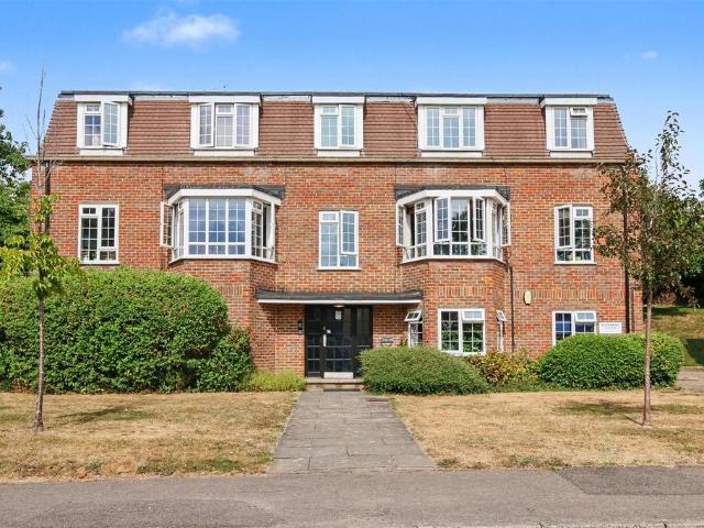 Craigmount, Radlett WD7 3 bed flat to rent £1,995 pcm £460 pw