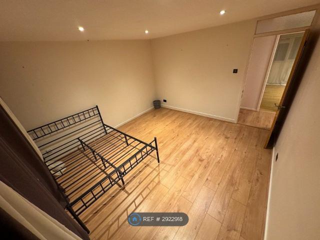 Craigdale Road, Romford RM11, Room to rent, £900 pcm | PrimeLocation