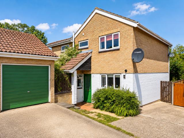 Craiglands, Hertfordshire AL4 4 bed detached house to rent £3,500 pcm £808 pw