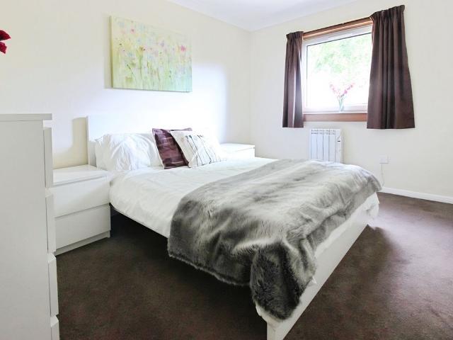 Craigleith Road, Edinburgh EH4, 2 bed flat to rent, £1,325 pcm | PrimeLocation