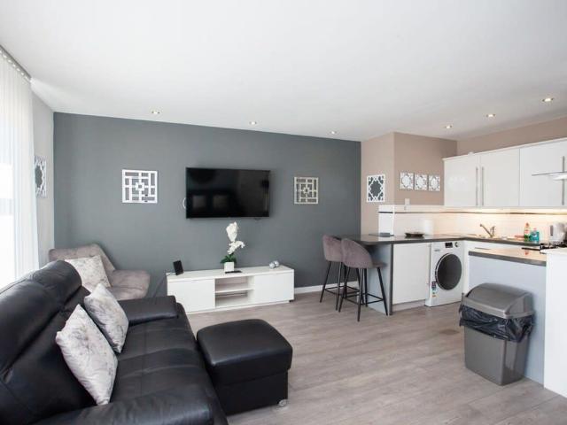 Craigton G52, 2 bed flat to rent, £2,185 pcm | PrimeLocation