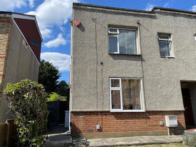 Craigton Road, Eltham SE9, 2 bed maisonette to rent, £1,750 pcm | PrimeLocation