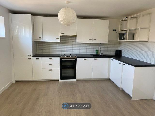 Cramhurst House, Sutton SM1, 3 bed flat to rent, £1,900 pcm | PrimeLocation