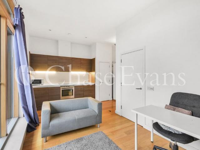 Crampton Street, Elephant & Castle. Studio to rent £1,730 pcm £399 pw