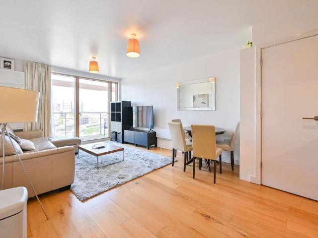 Crampton Street, Elephant and Castle. 1 bed flat to rent £2,450 pcm £565 pw