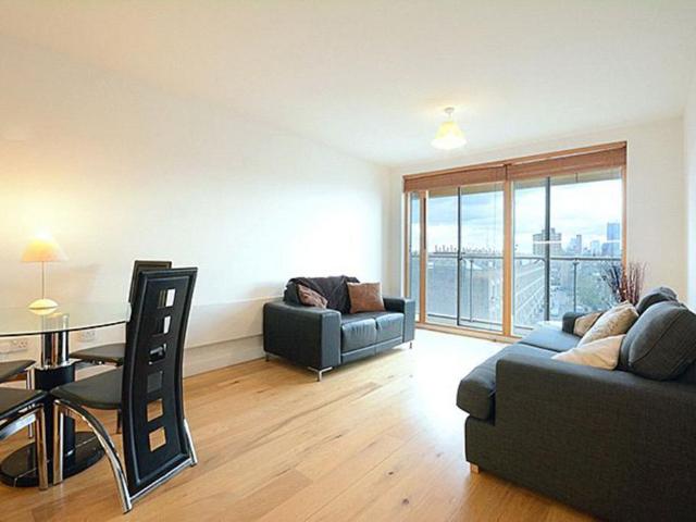 Crampton Street, Elephant and Castle. 2 bed flat to rent £4,500 pcm £1,038 pw
