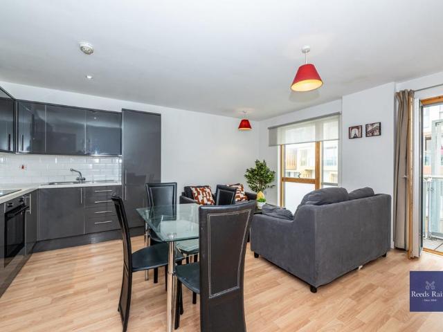 Crampton Street, London SE17 3 bed apartment to rent £3,750 pcm £865 pw