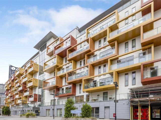 Crampton Street, London, SE17 2 bed flat to rent £2,200 pcm £508 pw