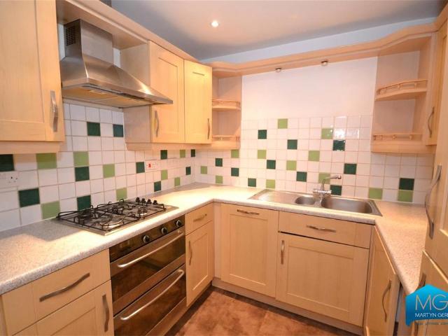 Cranbourne Court, Briar Close, East. 2 bed apartment to rent £2,000 pcm £462 pw