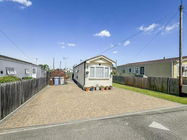 Cranbourne Hall Park, Winkfield, 2 Bedroom Park
