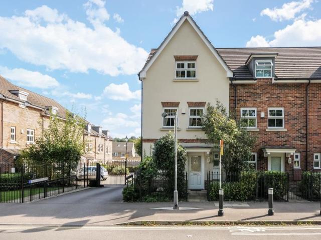 Cranbourne Towers, Ascot SL5, 3 bed town house to rent, £2,200 pcm | PrimeLocation