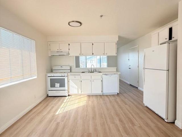 Cranbrook 1 Bedroom Apartment for Rent at 12516 Cranbrook Ave, Hawthorne, CA 90250 East Hawthorne
