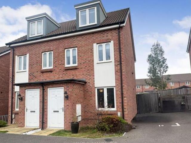 Cranbrook, Exeter,3 Bedroom Semi detached