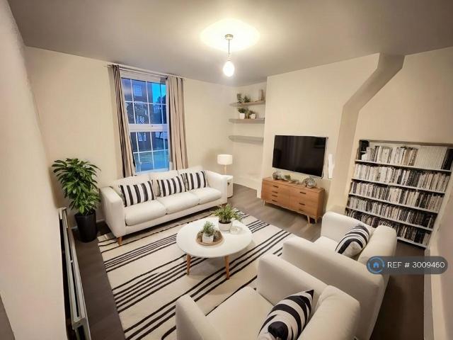 Cranbrook House, London, E5 3 bed flat to rent £3,400 pcm £785 pw