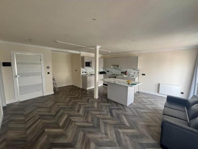 Cranbrook Mews, Walthamstow, London 3 bed flat to rent £2,400 pcm £554 pw