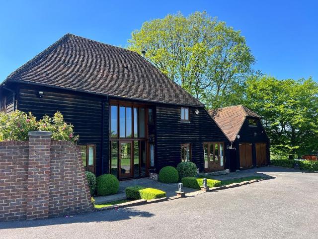 Cranbrook Road, Fosten Green. 4 bed detached house to rent £2,995 pcm £691 pw